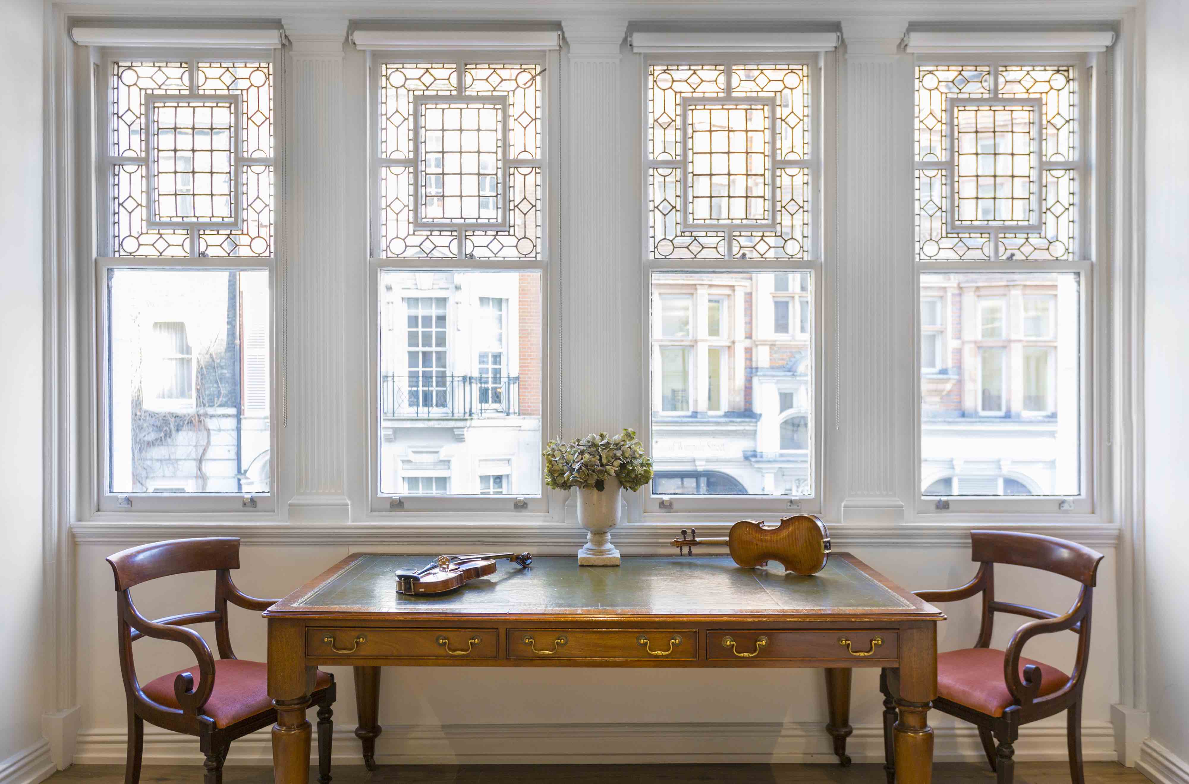 London Gallery Photos - Tarisio